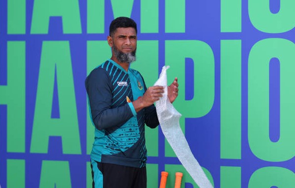 Mahmudullah looks like he has come here on vacation: Wasim Akram